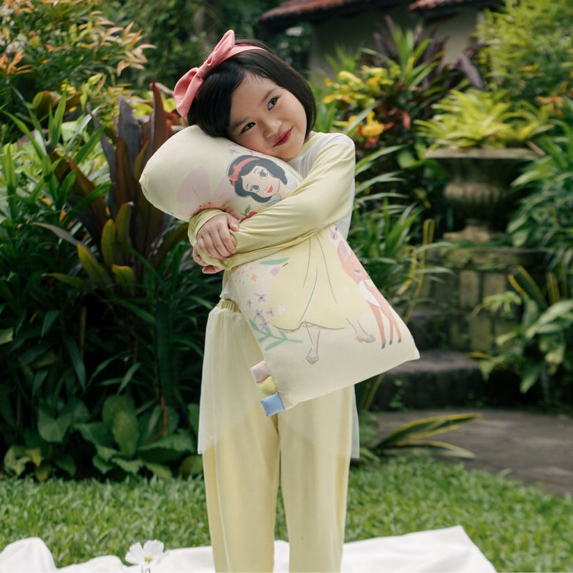 Regular Hug Pillow Snow White Edition - Disney Princess – Friends of Sally